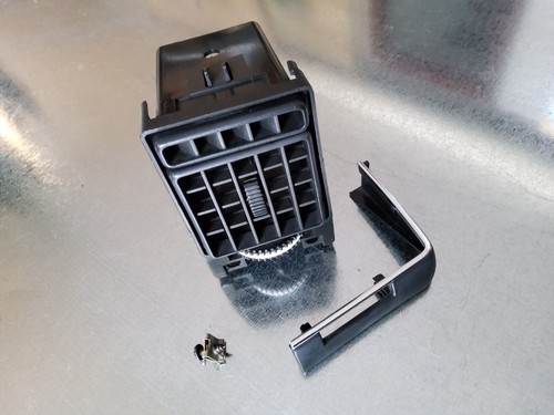 Volvo 240 242 244 245 RH Passenger Dash Vent Assembly With Trim (1982 ...