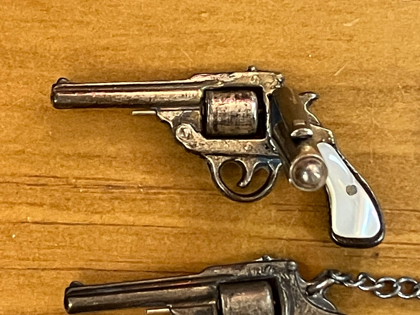 Vintage Colt Revolver Pearl Handle Gun Cuff Links & S… - Gem