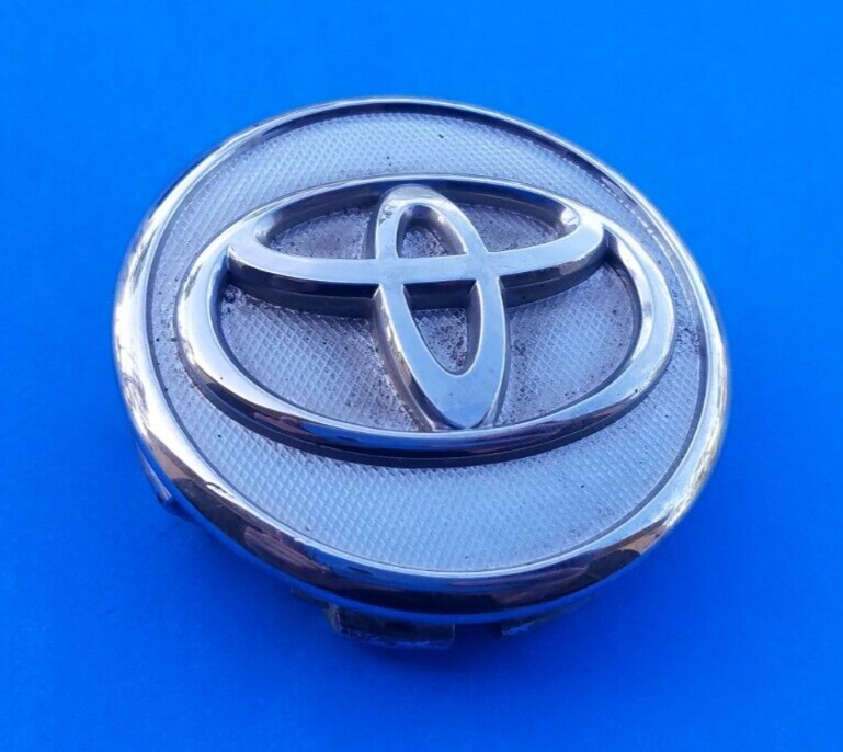 TOYOTA COROLLA MATRIX (1) WHEEL RIM HUBCAP CAP CENTER COVER DUST USED ...