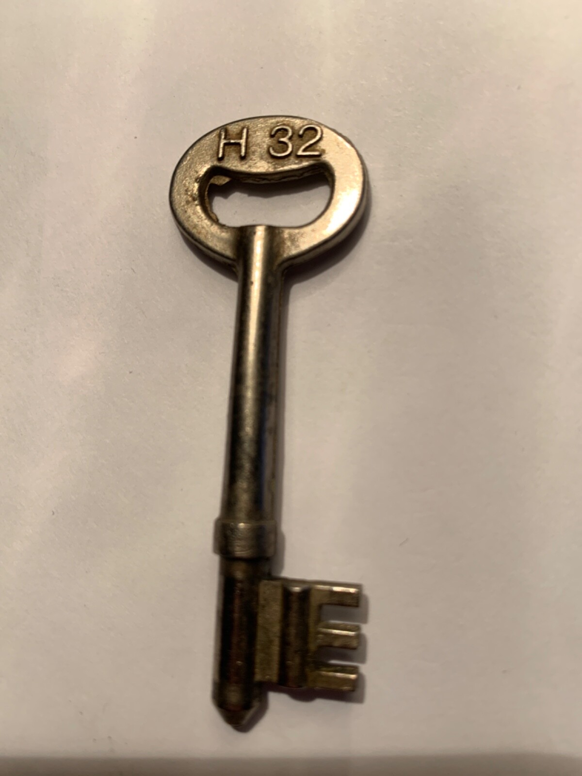 Defender Security E 2293-B Diecast Vintage Lock Bit Key with H-32 Key ...