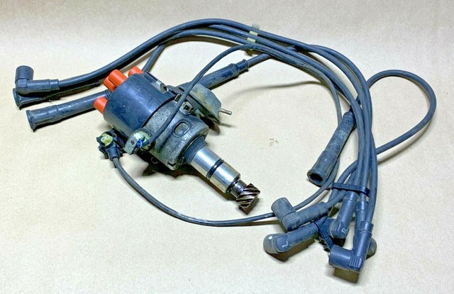 1984-1985 BMW E30 318i M10 4-cylinder Engine Distributor Cap and Rotor ...