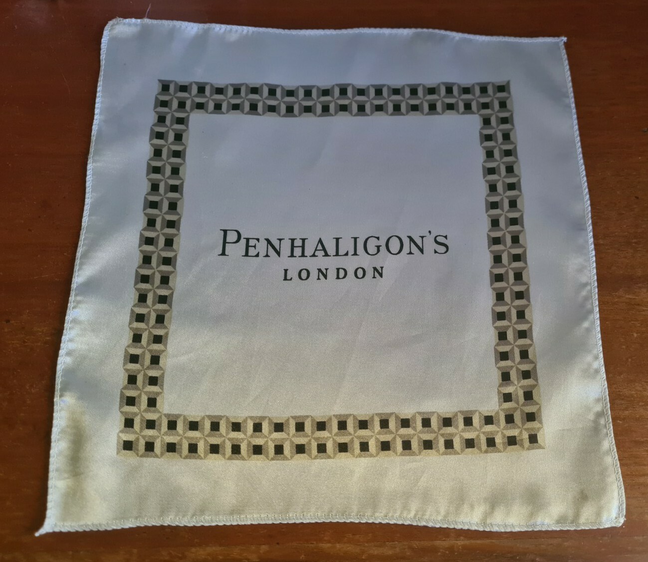 Penhaligons London Genuine blue handkerchief silk fee… - Gem