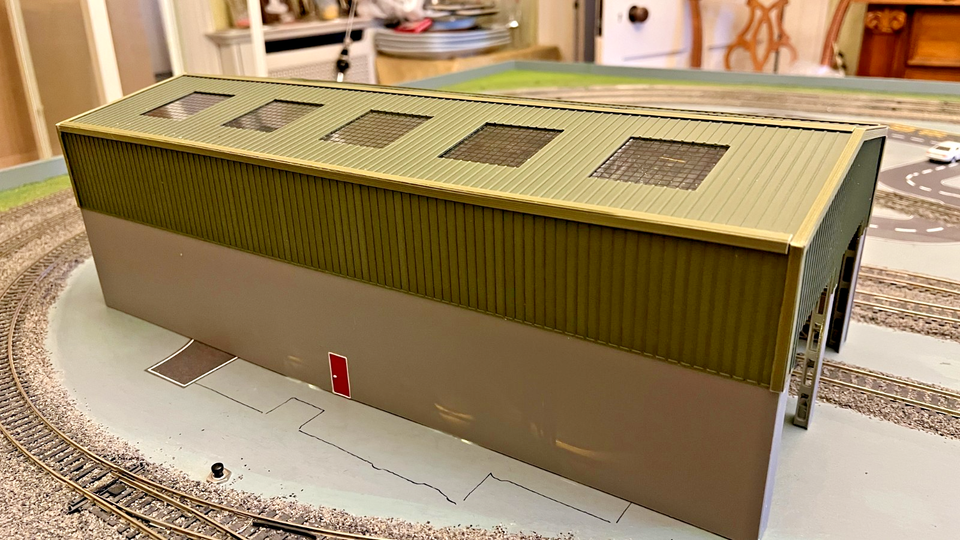 Modern Model Railway Diesel TMD Depot two lane 450mm OO shed *Improved ...