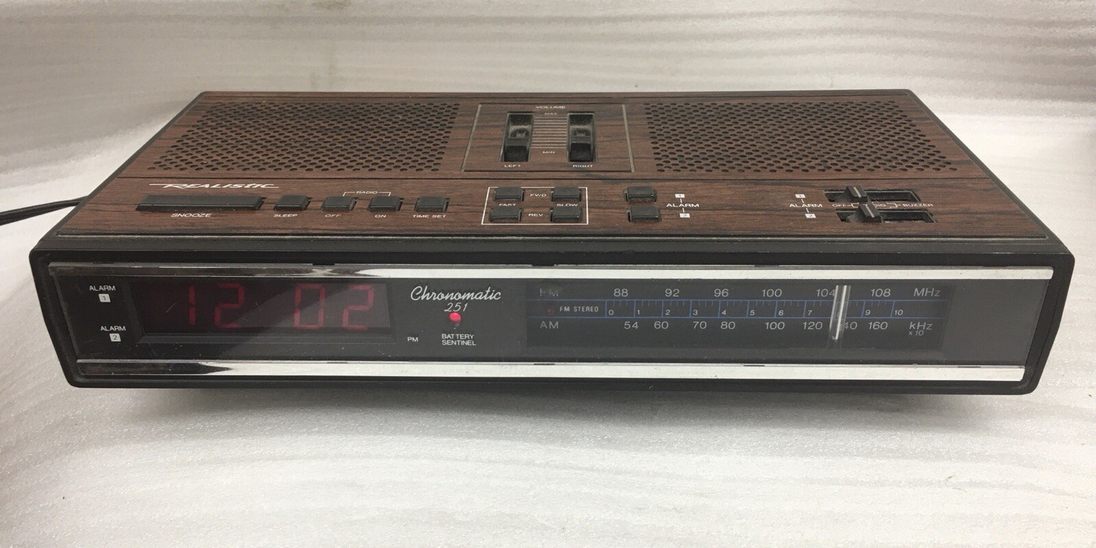 RADIO SHACK - Realistic - dual Digital Alarm Clock Radio - Model 12 ...
