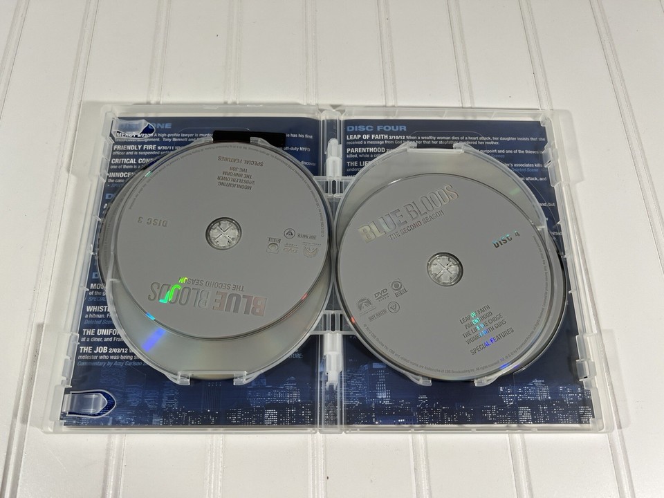 Blue Bloods: Season 2 Box Set Tom Selleck Cop Drama 2012 TV Show Set ...