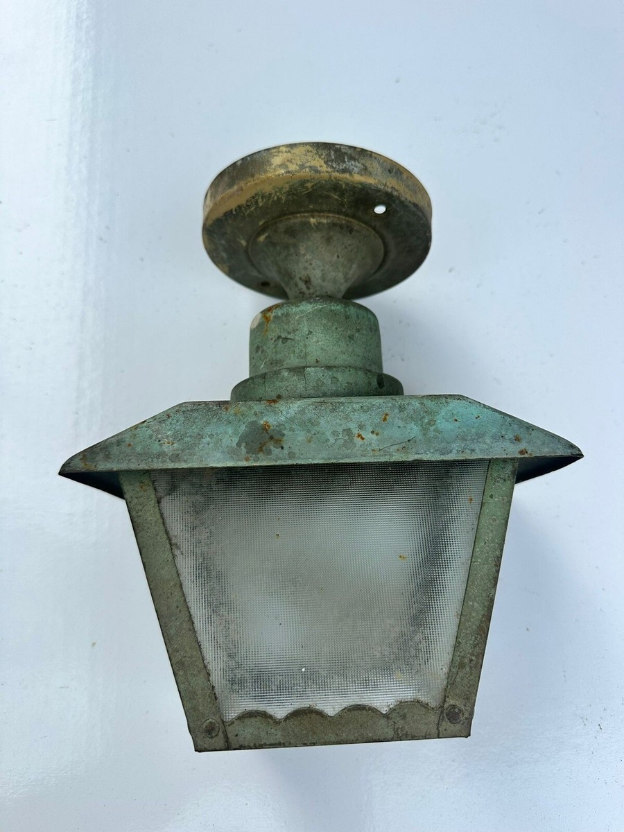 Colonial Lantern Light Fixtures The Lore Of Traditional Lantern Design