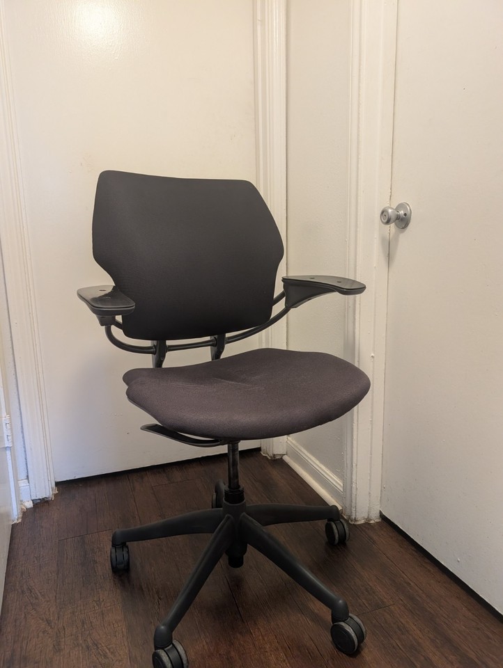 Freedom Chair by Humanscale Adjustable Armrests, Swivel ergonomic chair ...