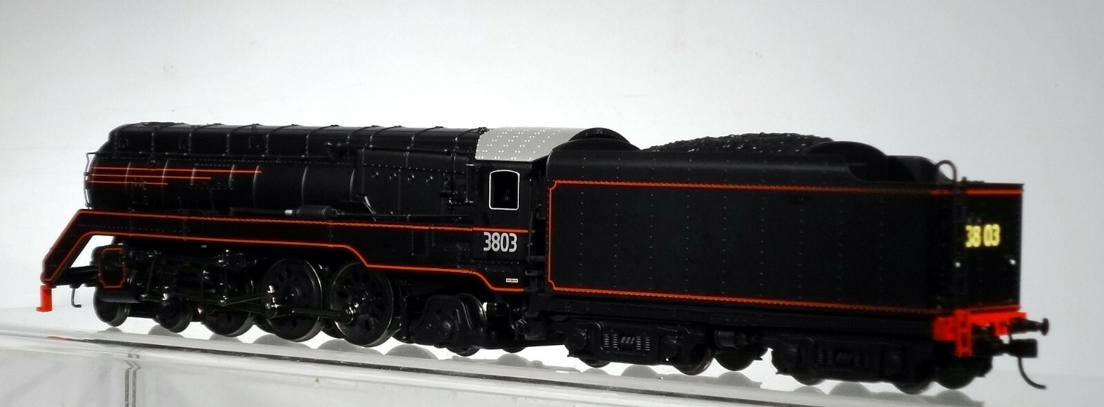 HO NSWGR 38 CLASS 3803 BLACK STREAMLINED STEAM LOCOMOTIVE DCC NON SOUND ...