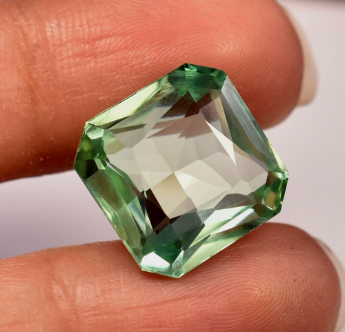 19.10 Ct Natural Ceylon Bi-Color Green Sapphire Square Cut Loose AAA+ ...