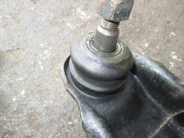 MITSUBISHI Minicab 1994 Front Right Lower Control Arm MB860822 ...