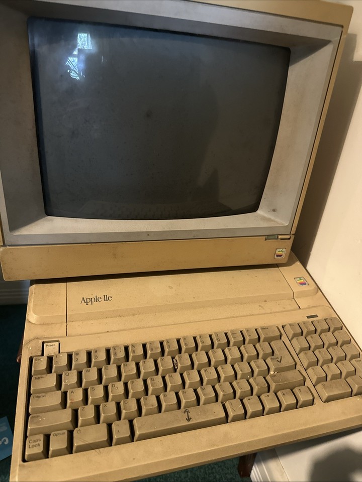 Apple ll Computer Model lle w Monitor & Keyboard | eBay