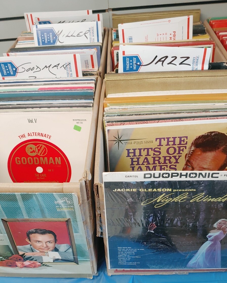 Lot of 600 Vintage Jazz Vinyl 33 RPM Albums - Miles Davis Hancock ...