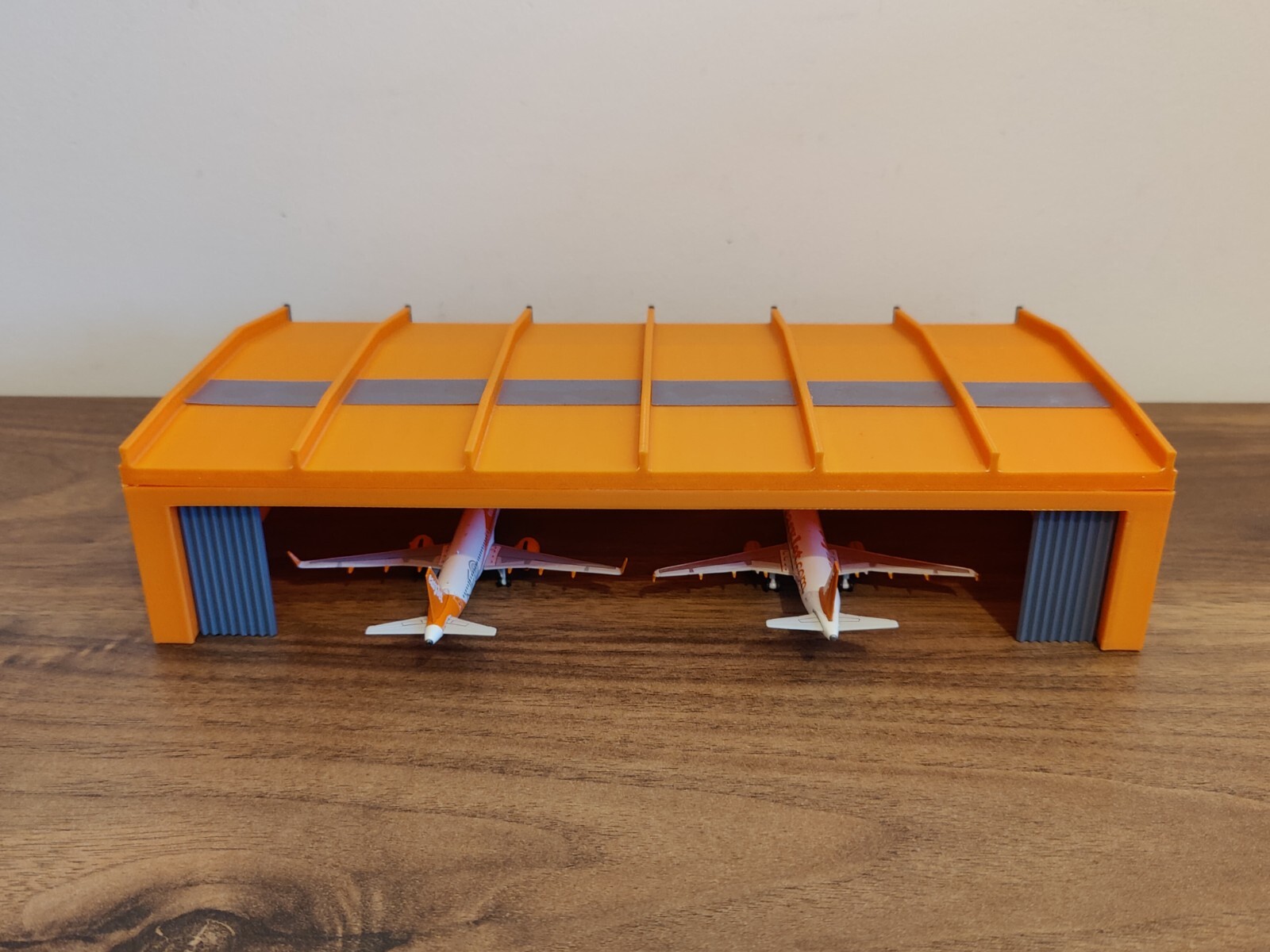 EASYJET LUTON HANGAR HQ Aircraft Airport Building Model 1:400 Scale ...