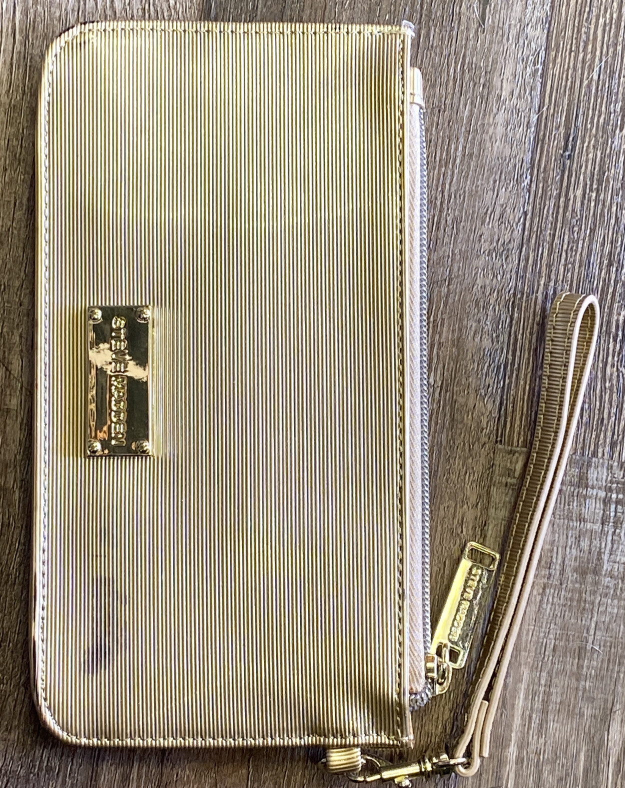 Steve Madden Gold Ribbed Card Organizer Wristlet Wall… - Gem