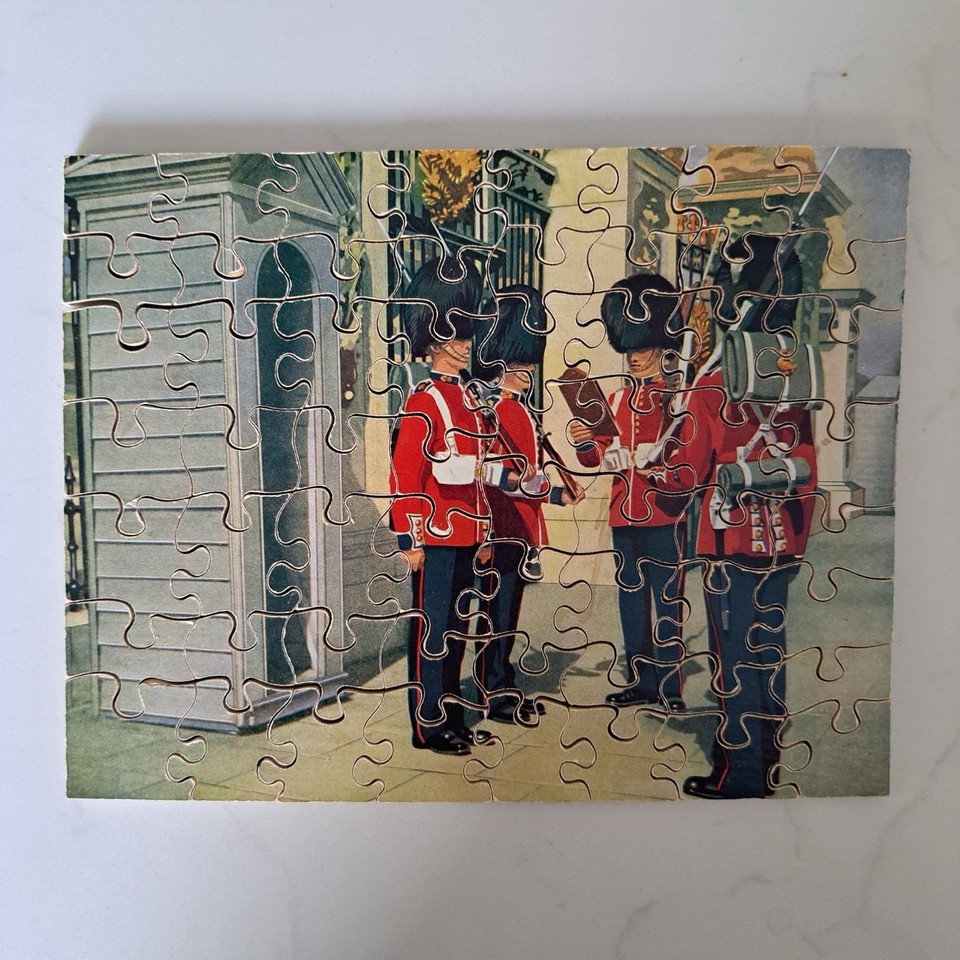Victory Wooden Jigsaw Puzzle The Sentries Of Buckingham Palace Vintage ...