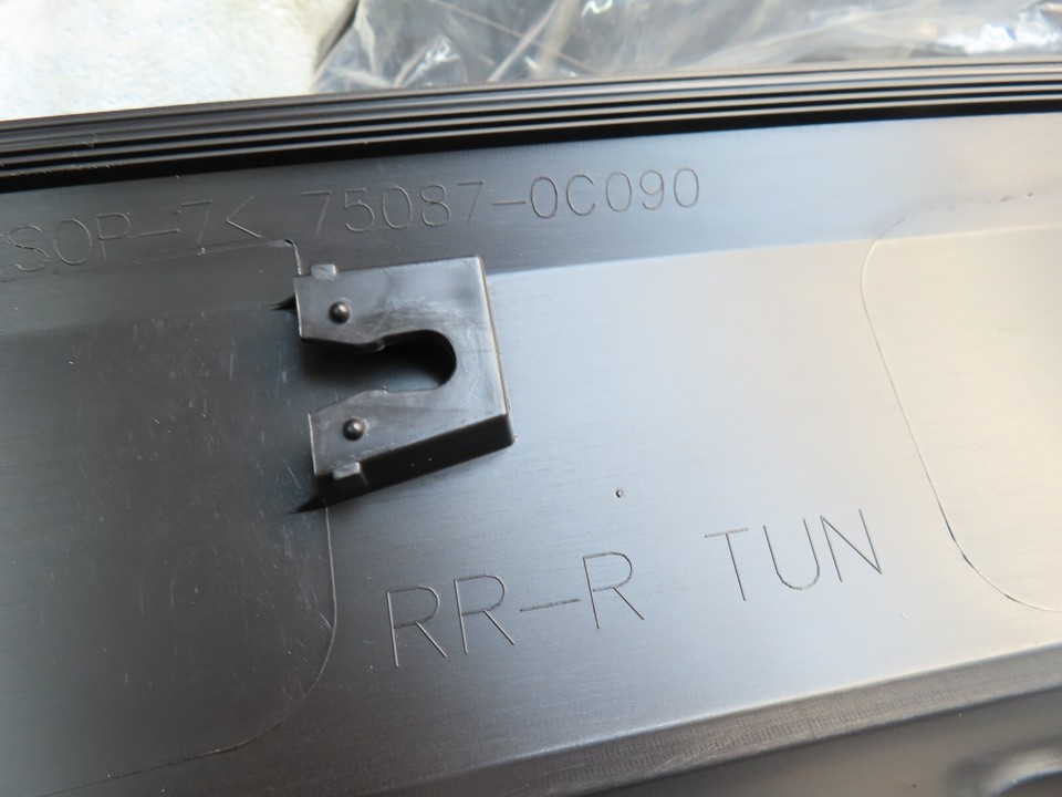 Toyota 75087-0C903 Wheel Well Opening Fender Flare Trim Right RH Rear ...