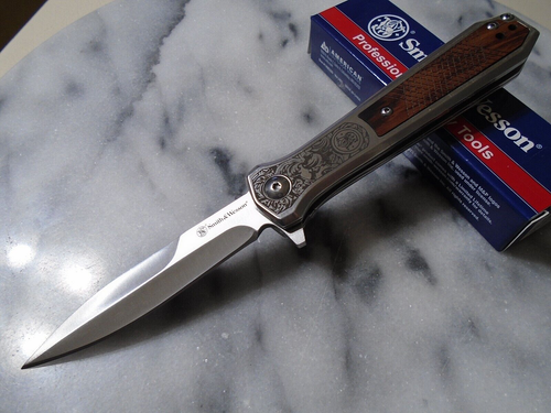 Smith & Wesson Unwavered Assisted Open Pocket Knife Rosewood Dagger ...