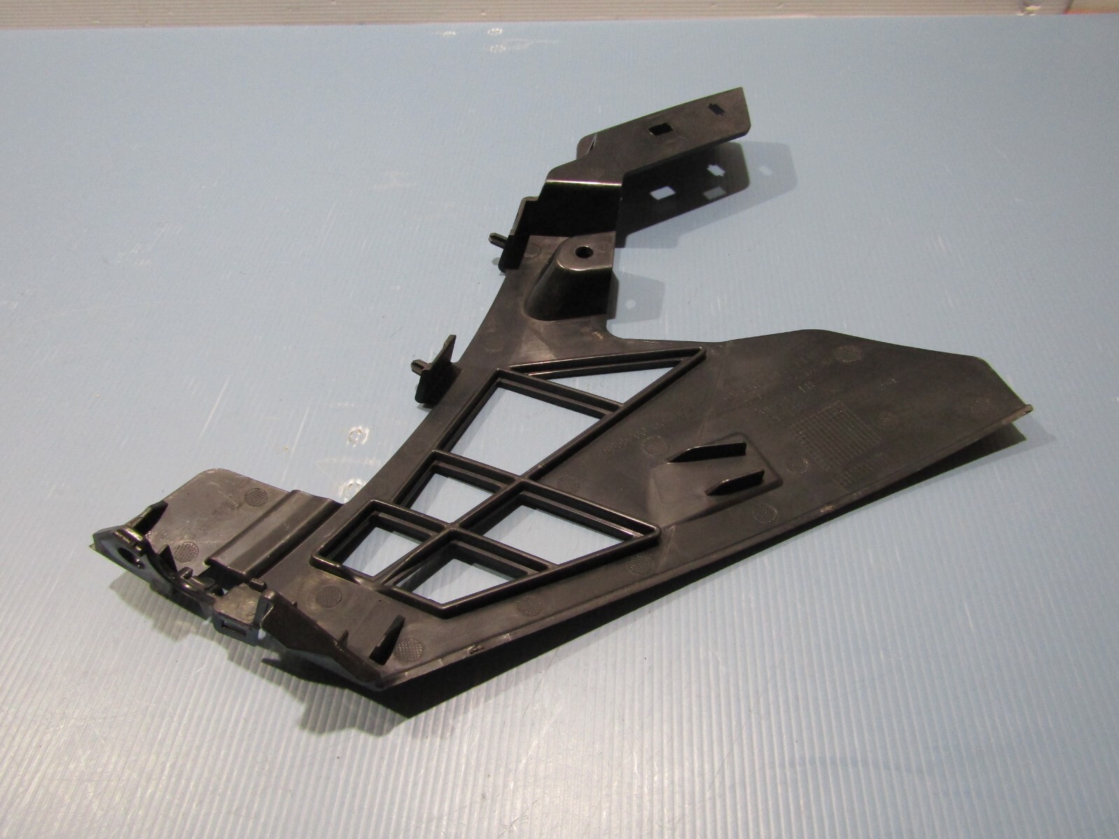 18 On Mercedes A Class W177 Front Bumper Right Mount Bracket ...