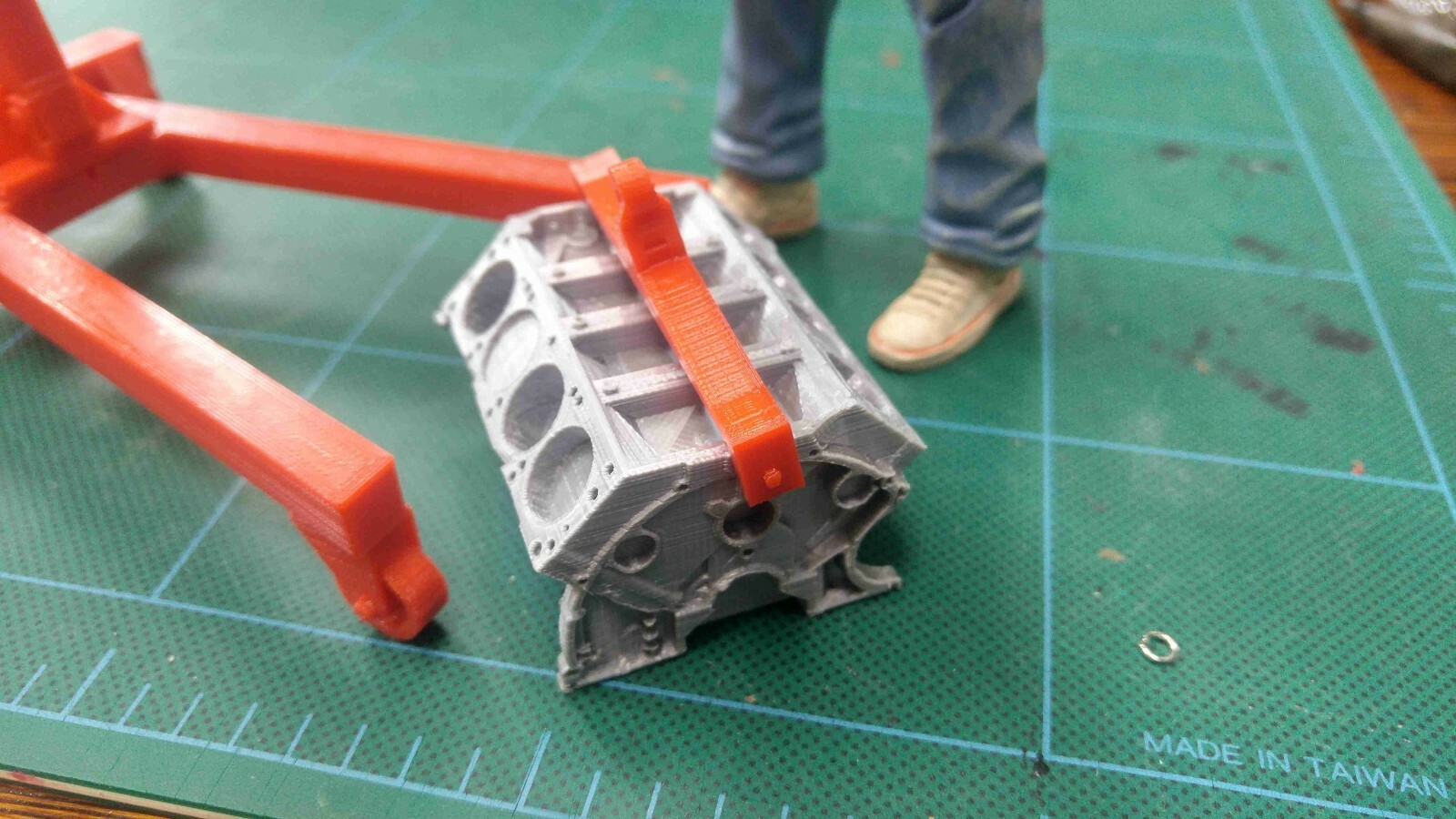 Engine Hoist and Block Model Prop Kit 1/10 Scale Shop Garage Dollhouse ...