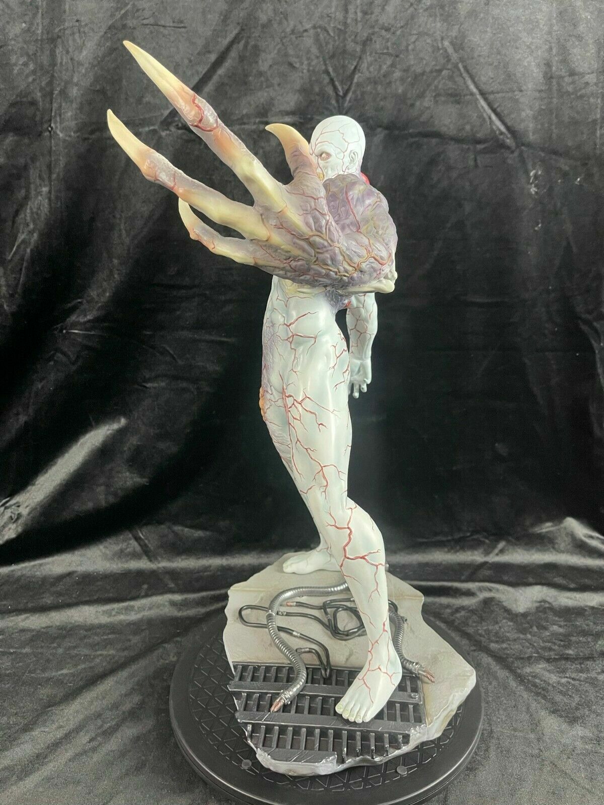 HOLLYWOOD COLLECTIBLES GROUP TYRANT CAPCOM RESIDENT EVIL STATUE FIGURE ...