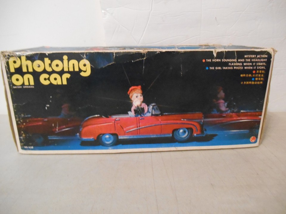 #1094#----VTG Battrey Operated Photoing on Car Tin Toy in Box ME630 ...