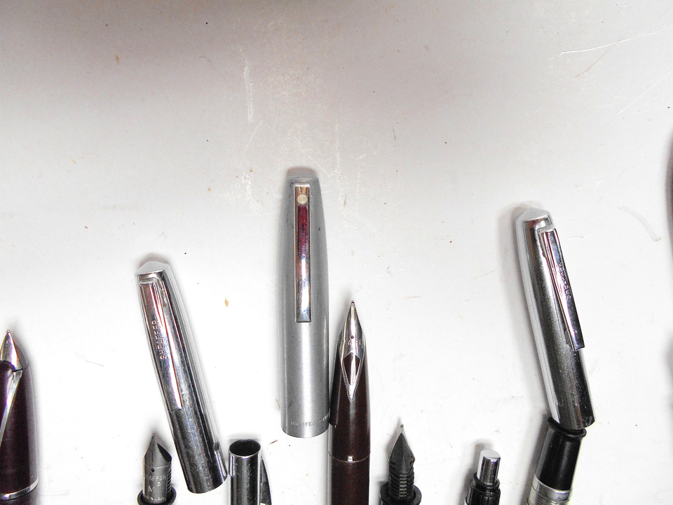 4 Sheaffer fountain pens, 1 Sheaffer mechanical pencil and 1 Sheaffer ...