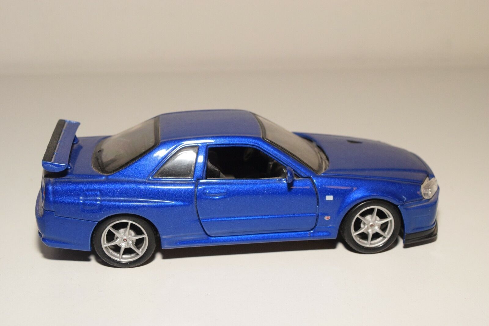 WW 1:24 MAISTO NISSAN SKYLINE R24 GT-R METALLIC BLUE EXCELLENT ...