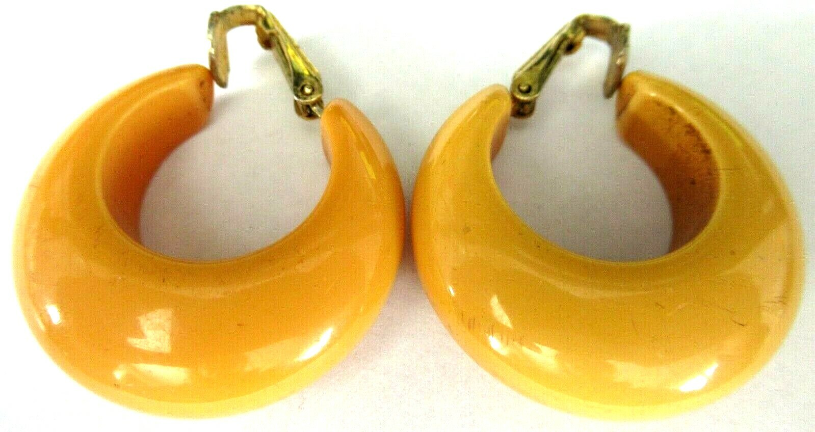 Creamed Corn Bakelite Hoops Vintage Clip Earrings - Gem