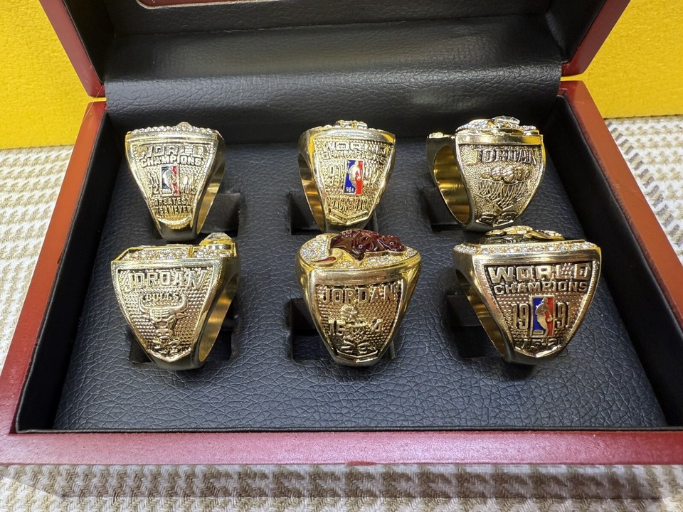 Michael Jordan - Championship 6 Chicago Bulls Ring Set With Wooden ...