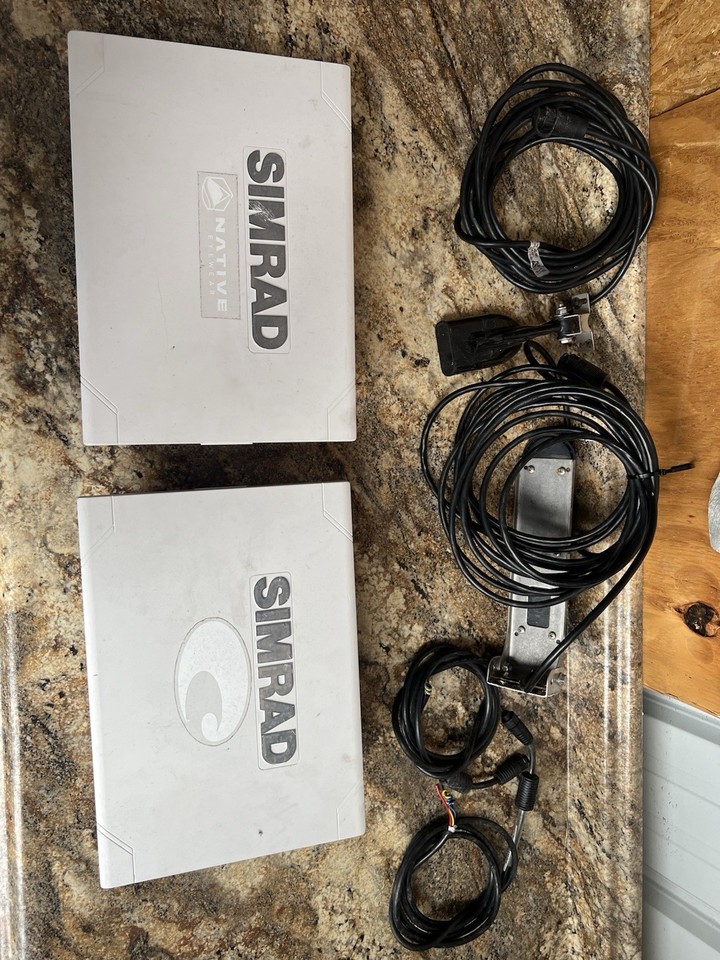 Simrad GO12 XSE Chartplotter Boat Sonar GPS with Power Cables | eBay