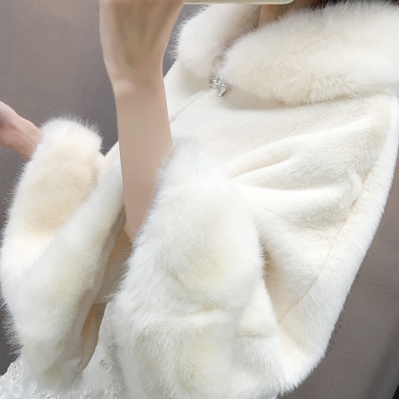 Women Faux Fur Cape Cloak Rhinestone Buckle Fluffy Winter Wedding Bride ...