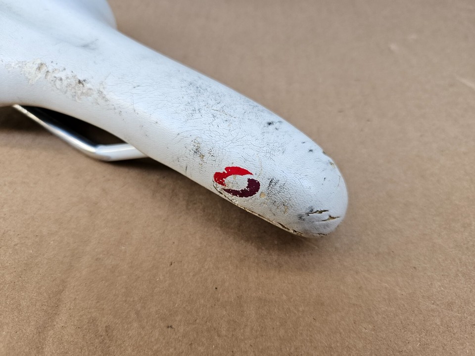 Oval Concepts (Fuji) 300 Road Bike Saddle White Red | eBay