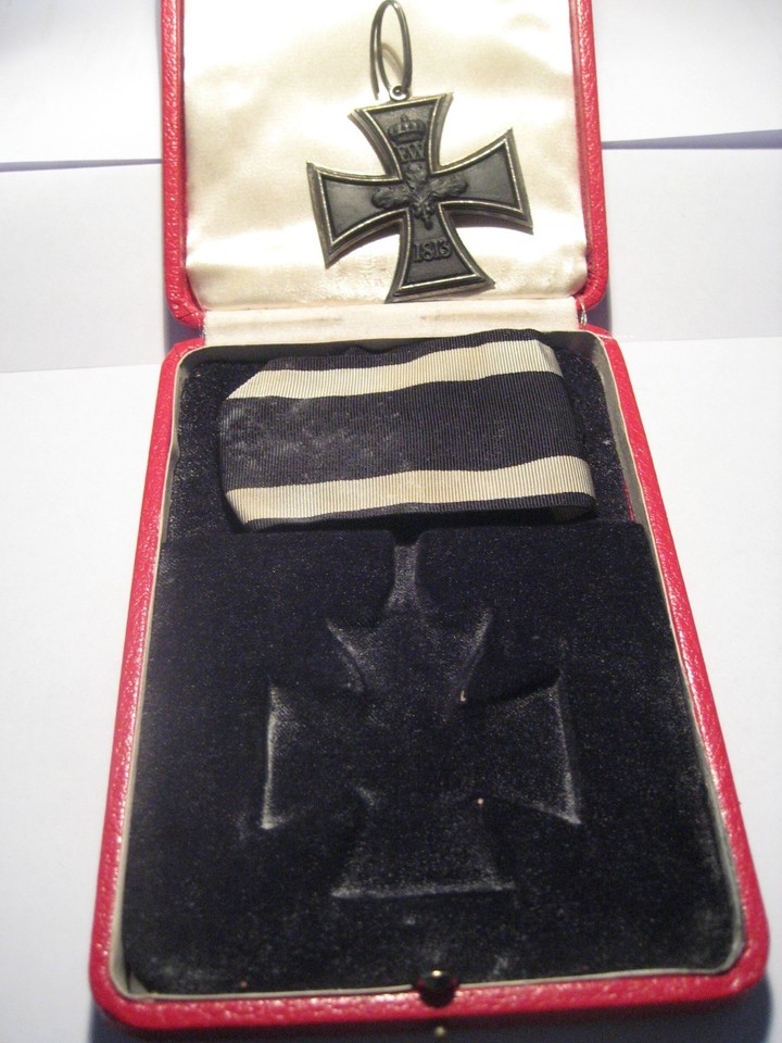 Grand cross of iron cross 1914 magnetic, 800 clasp, silver, in red case ...