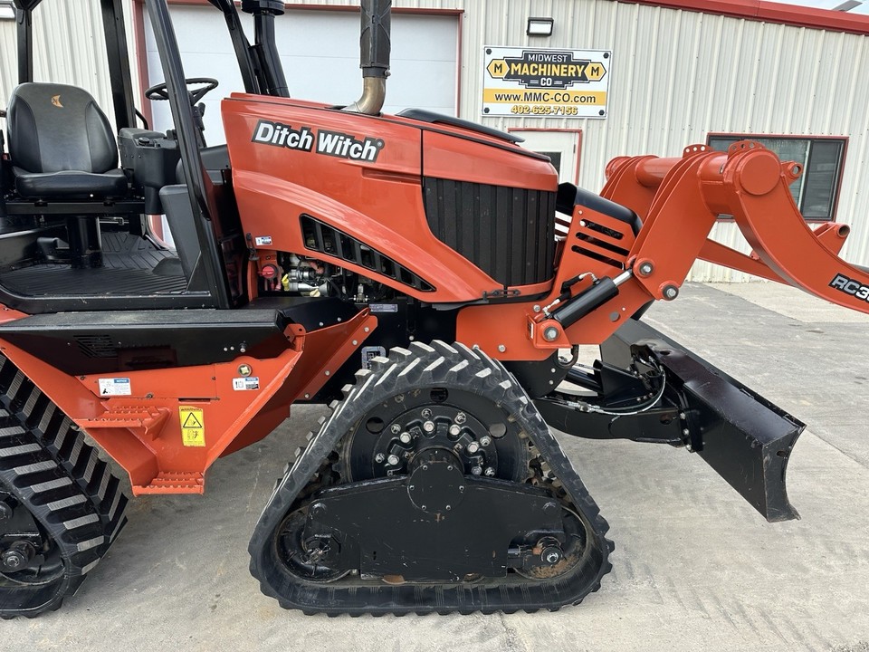 2017 Ditch Witch RT125 Quad Track 80" 6 way blade RC30 reel carrier ...