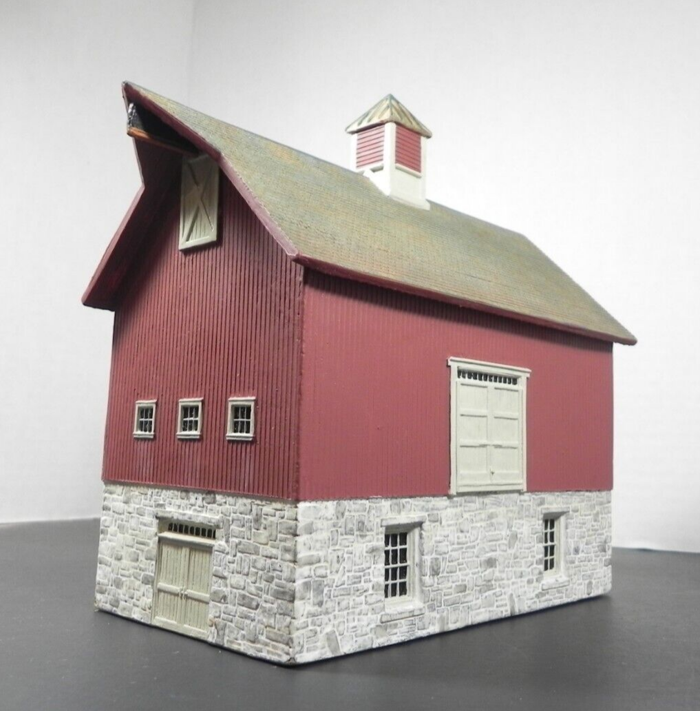 HO BUILDING Ertl Collectibles Gable Barn w Out Bldg Assembled Decorated ...