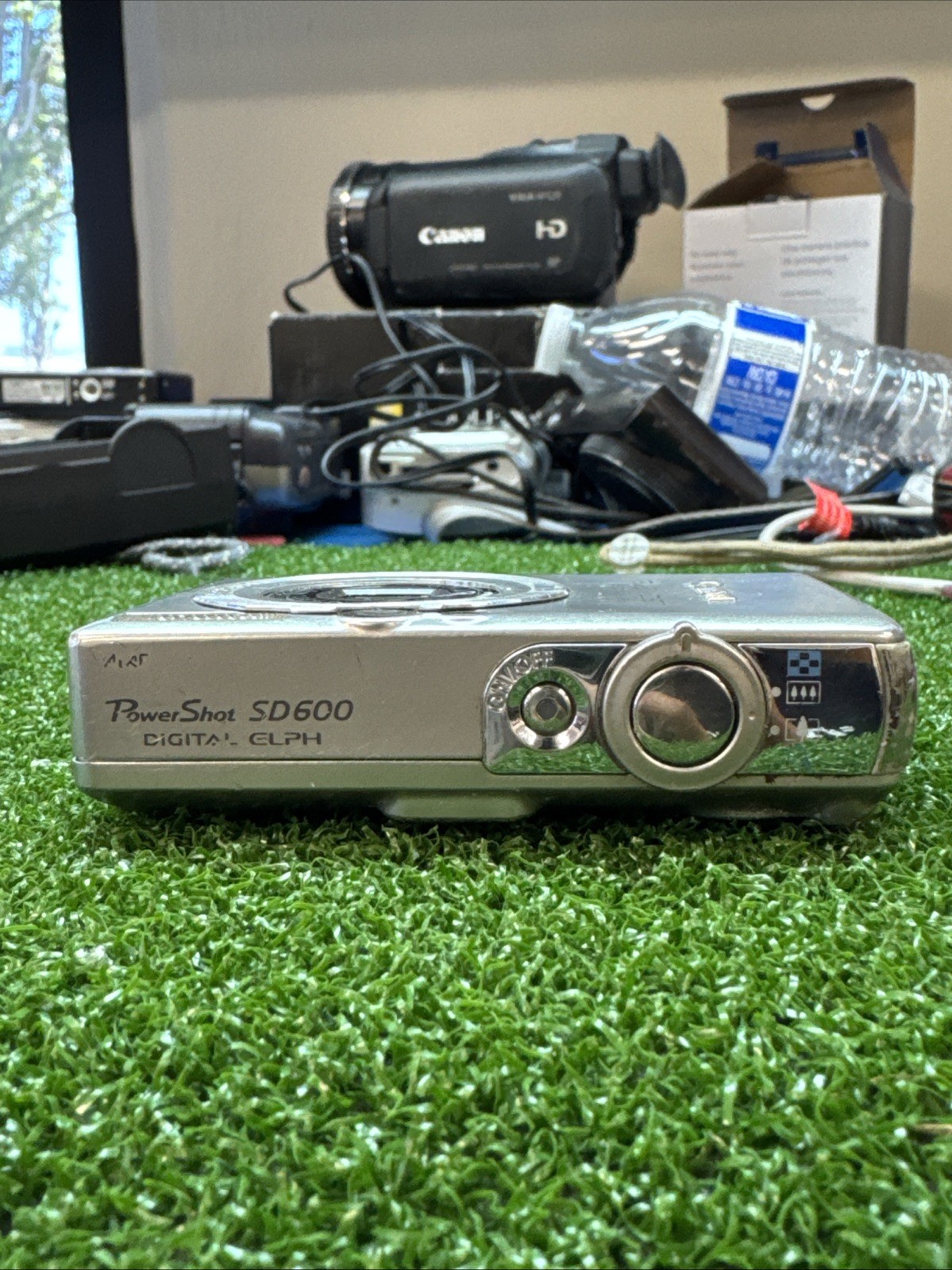 Canon PowerShot Digital ELPH SD600 / Digital IXUS 60 6.0MP Digital ...