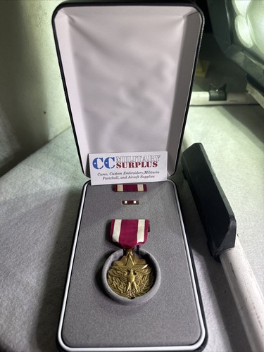 US MILITARY INSIGNIA MEDAL AWARD IN ORIGINAL CASE ARMY MERITORIOUS ...