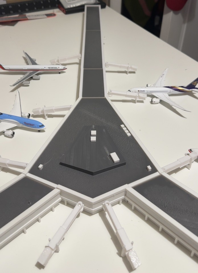 1/400 EHAM Schiphol Pier Terminal (13 gates) | eBay