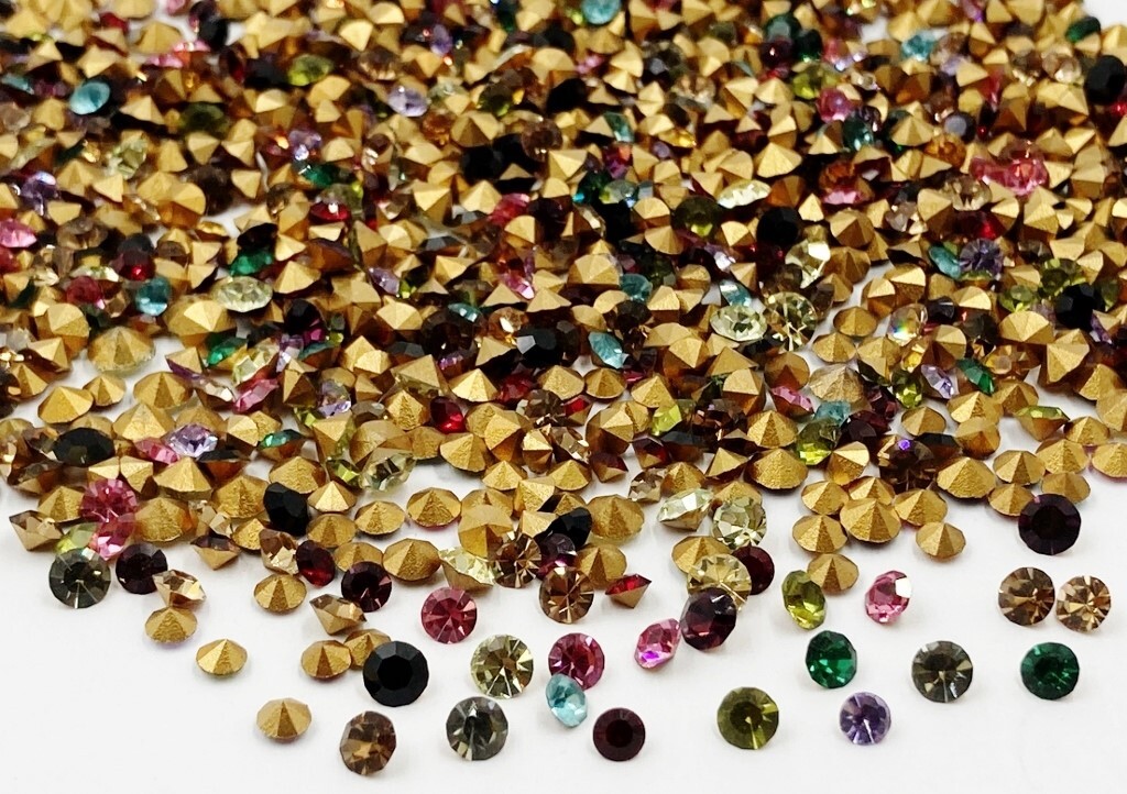 200 Vintage Preciosa Crystal 3mm To 4mm Small Rhinestones - Jewelry ...