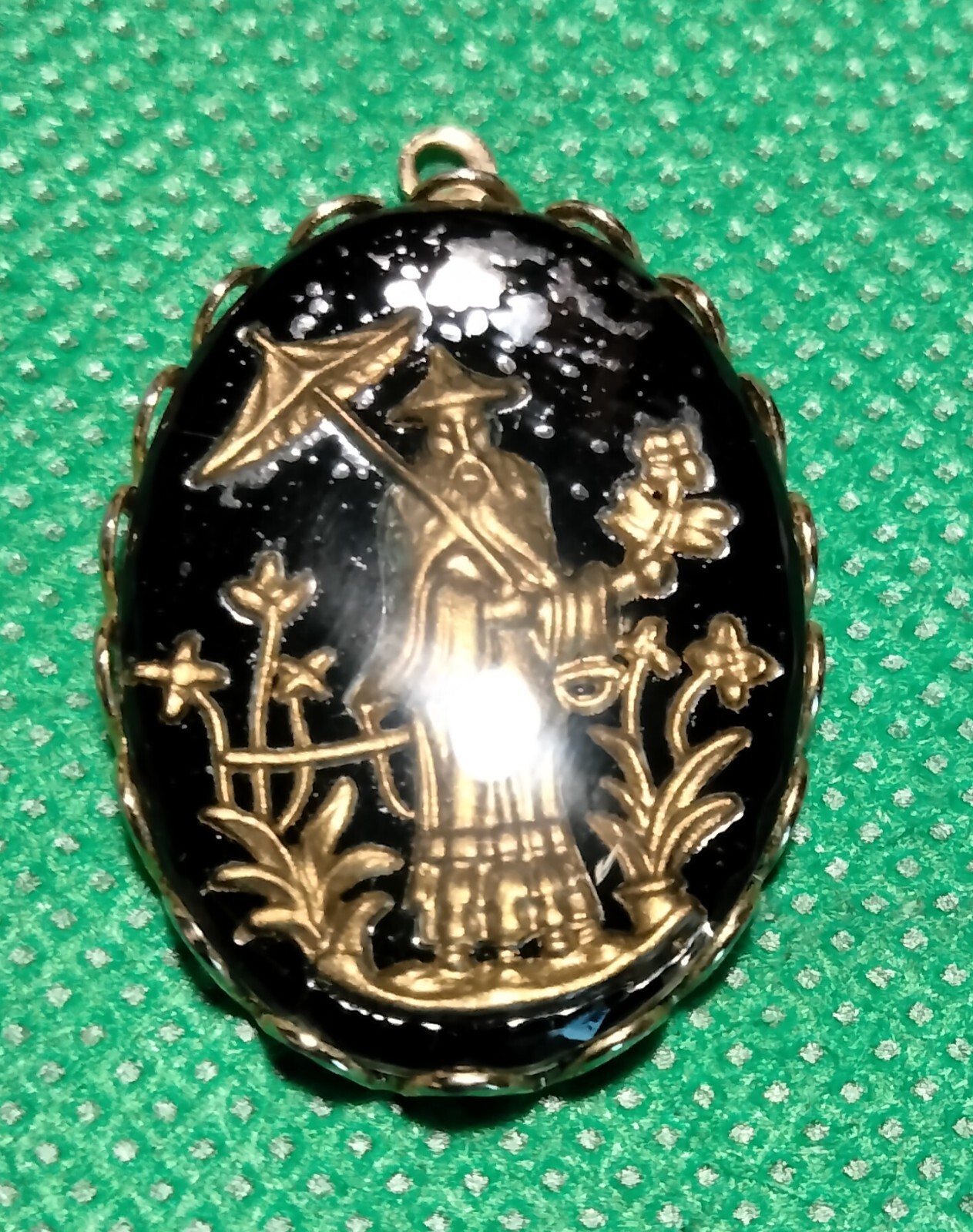 Vintage Lucite Asian Gold Scene flowers parasol Penda… - Gem