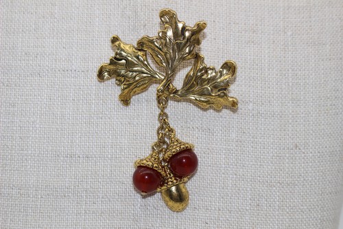 VINTAGE GJD LUCITE ACORN DANGLE BROOCH/PIN-GOLD TONE-SIGNED | eBay