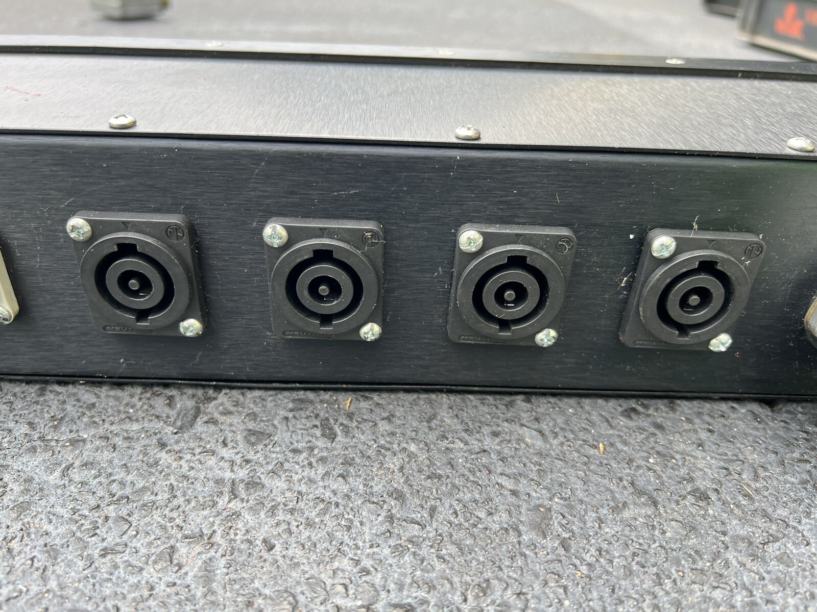 Powercon Power Distro Rack Mount w/Dual 30A-120/208V 4 NAC3MP-HC & 2 ...