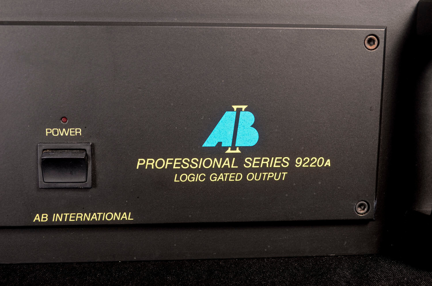 AB International Professional Series 9220A Amplifier, works. 350W at 8Ω ...