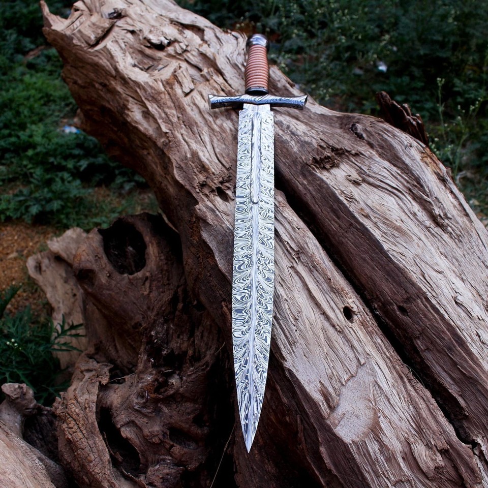 Hand-Forged Damascus Steel Medieval Short Sword - Feather Pattern Blade ...
