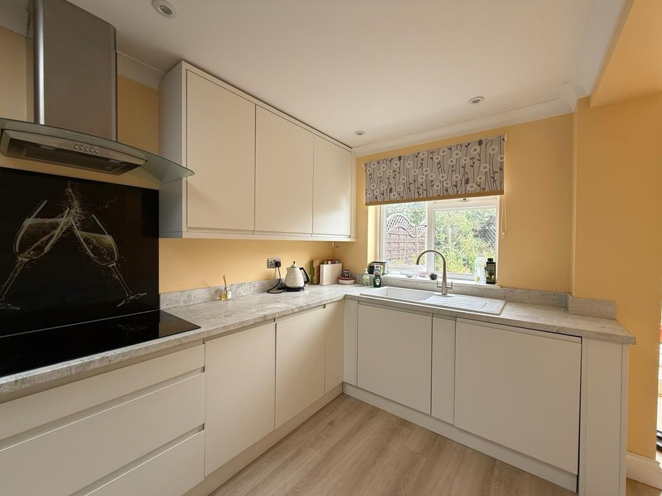 Second Hand White/Cream Wren Handless Kitchen | eBay UK