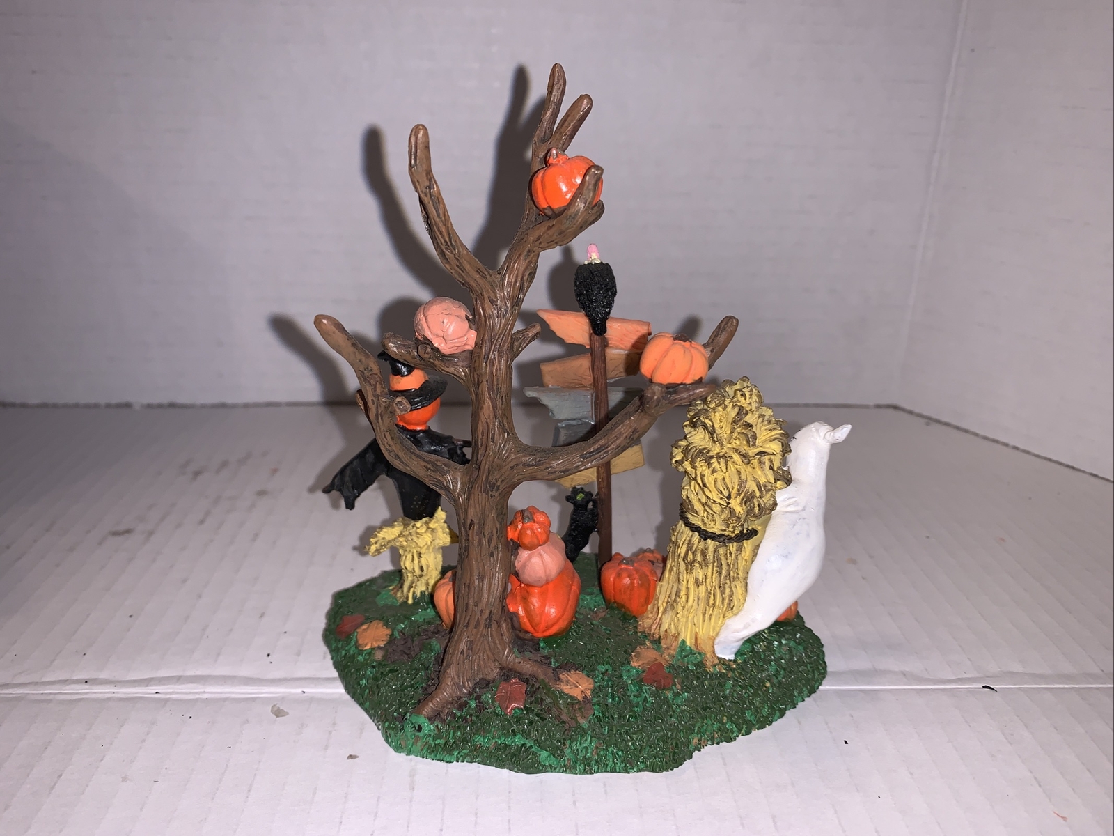 Lemax 73606 SPOOKYTOWN CROSSROADS Spooky Town Table Accent Retired ...