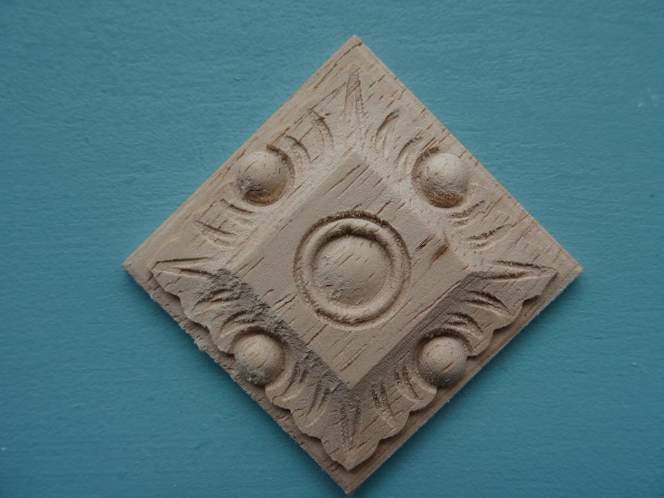 Decorative square tile wooden furniture moulding applique onlay ...