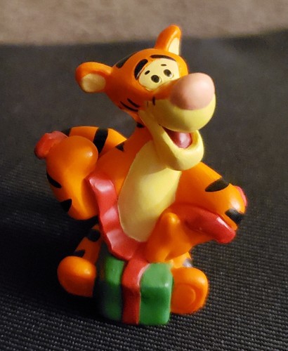Disney TIGGER Hallmark MERRY MINIATURES Christmas Figurine #4 Vtg 1999 ...