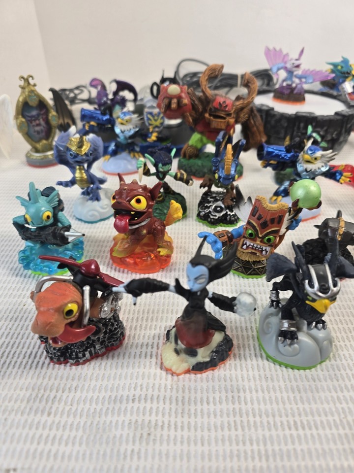 Activision Skylanders Giants Lot of Figures Traps Wii PlayStation Xbox ...
