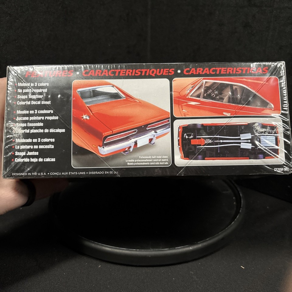 MPC / Premium Hobbies 1969 Dodge Charger 1:25 Snap Plastic Model Car ...